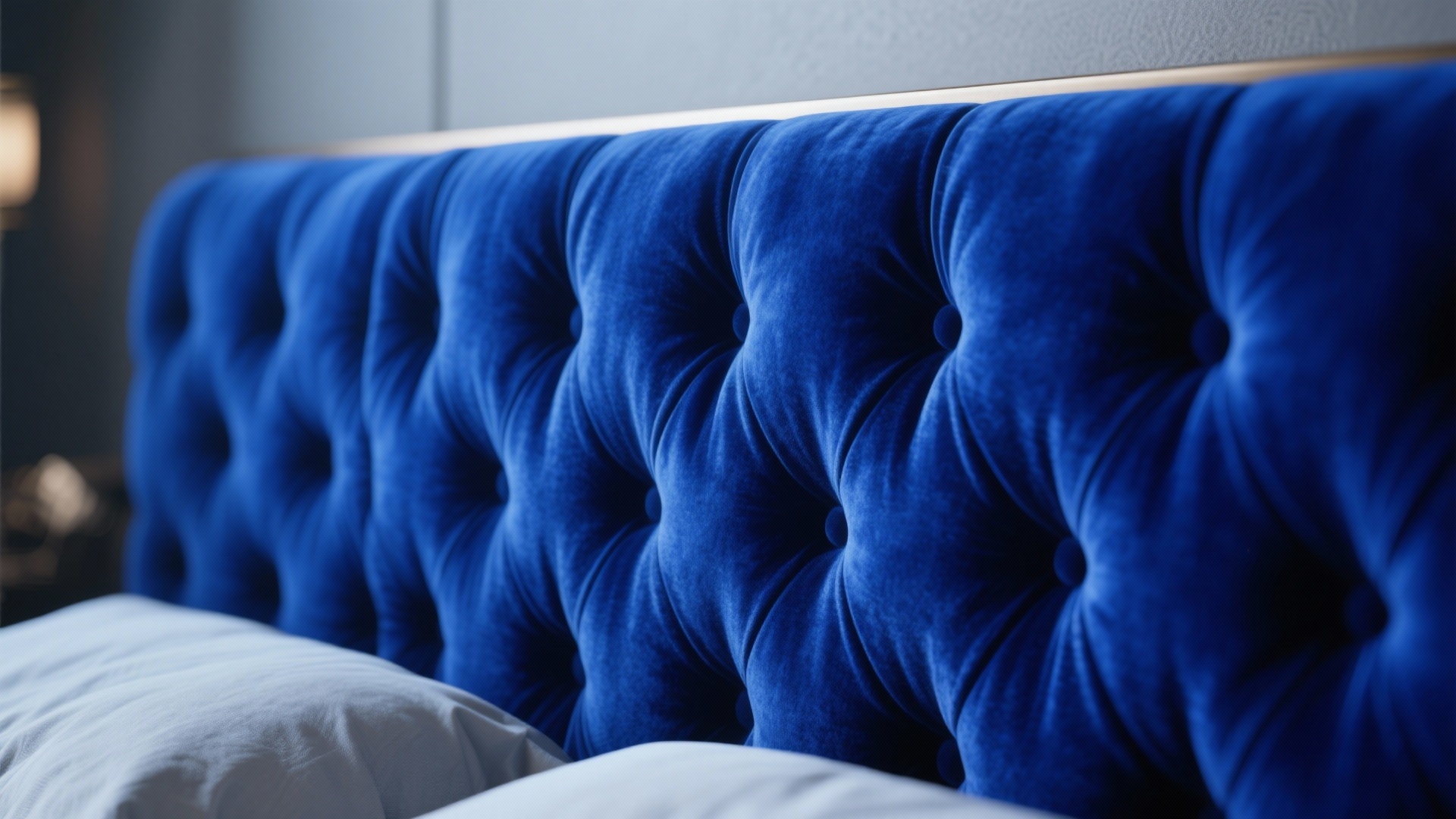 Small Room Feels Dark? 10 Cobalt Blue Bedroom Ideas