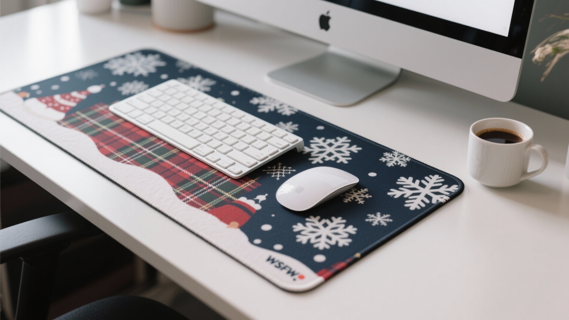 Cubicle Too Small for Decor? 10 Office Cubicle Holiday Ideas