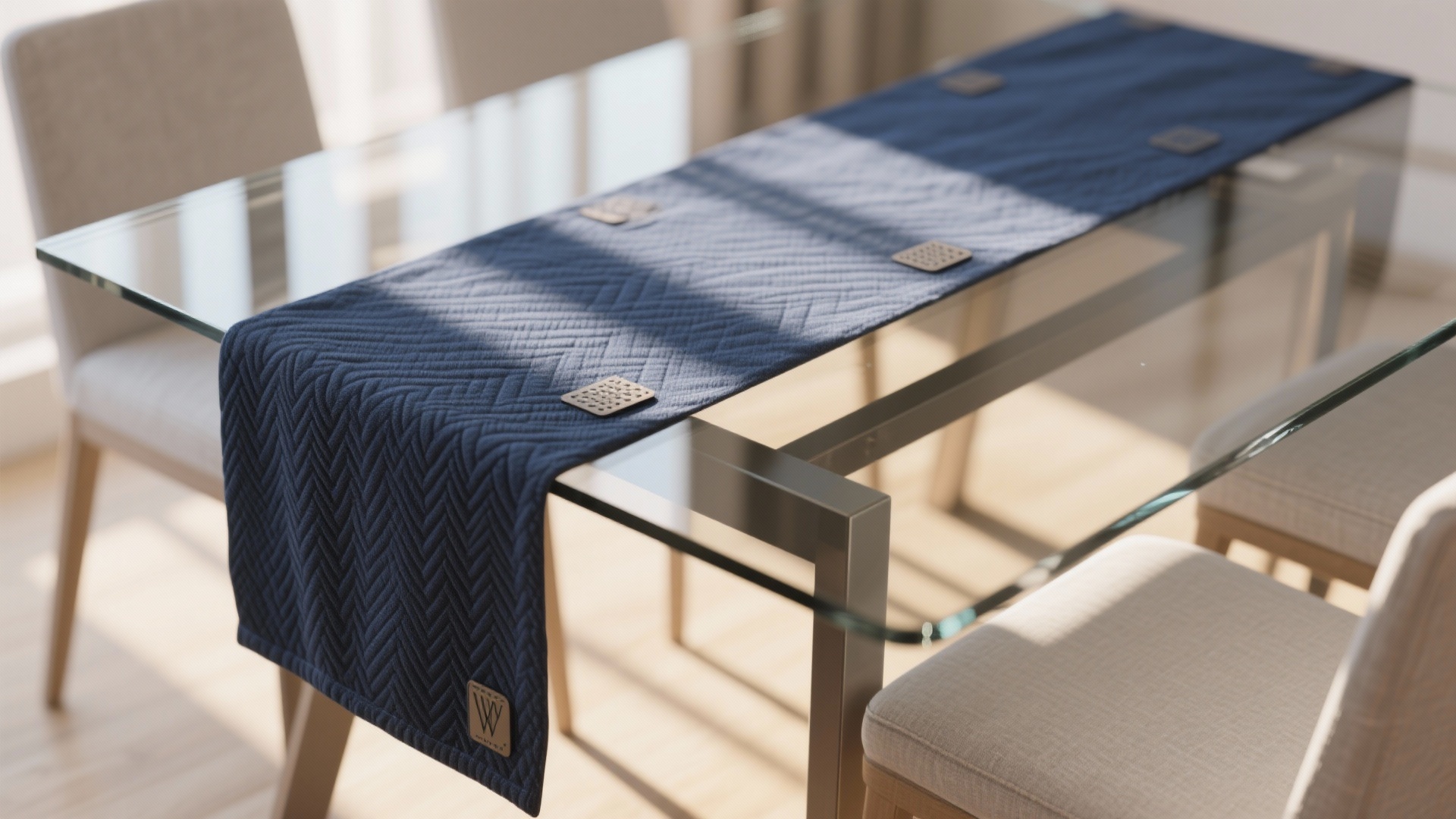 5 Glass Dining Table Decor Ideas